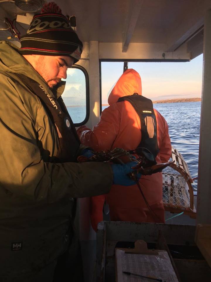 2017_At-sea sampling training with Brandon! – FSRS